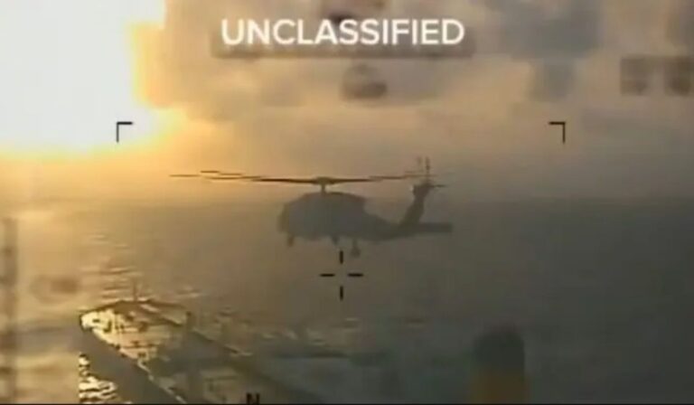 Petroleiro perseguido pelos EUA usa bandeira da Rússia para se proteger ...